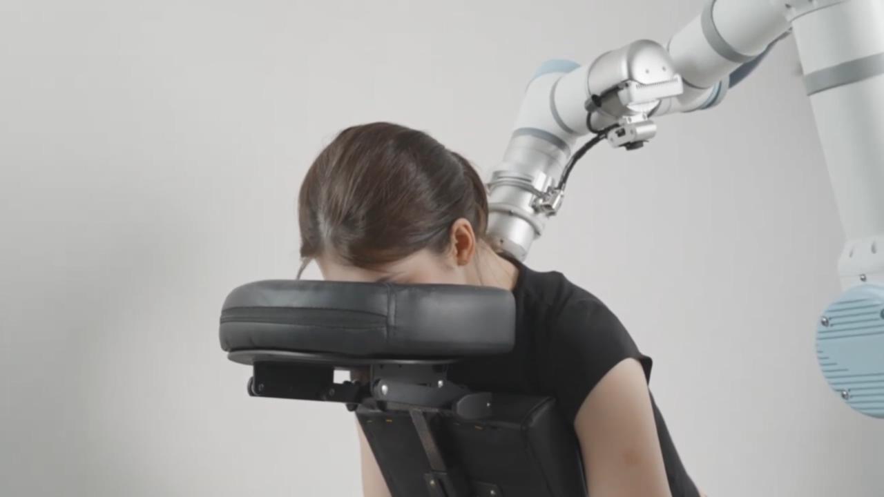 The Worlds First Hands Free Ai Massage Robot Rocozyer Leaflife
